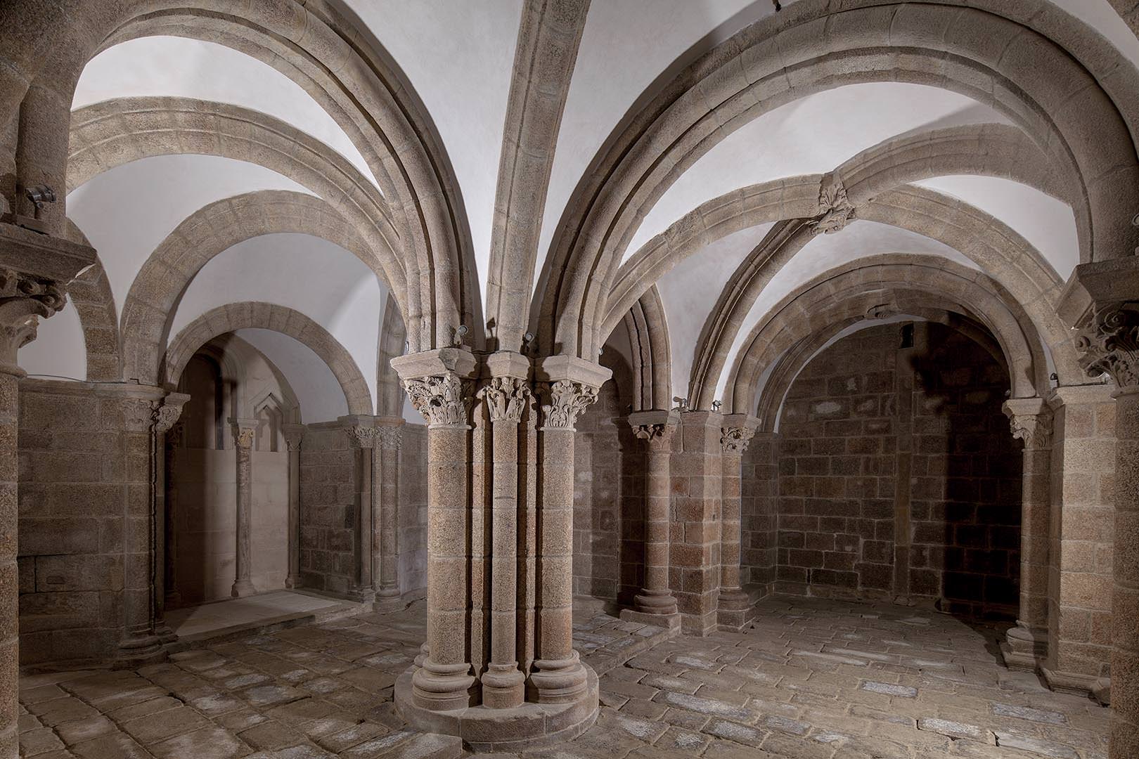 Cripta do Pórtico da Gloria | MUSEO CATEDRAL DE SANTIAGO. Santiago de ...